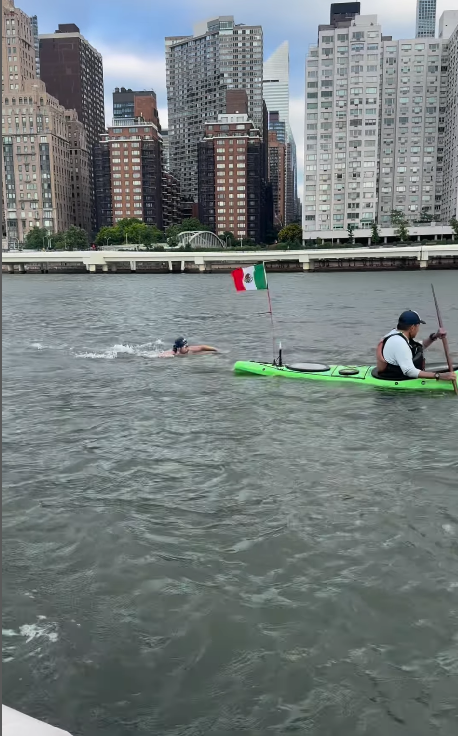 David Olvera, nadador mexicano, logra récord mundial en aguas abiertas